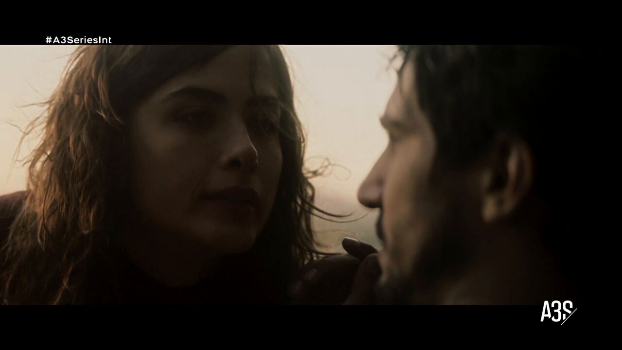 Alicia acepta finalmente casarse con Víctor en 'Los días eran así' | ATRESERIES TV